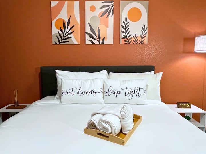 No. 100 - Studio Apartment In Las Vegas! - Golden Gate Hotel & Casino