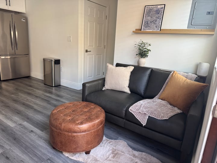 Modern 1 Bed/1 Bath Guesthouse W/ Private Patio - Downey, CA