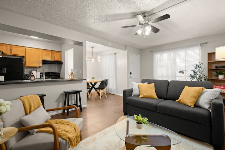 Cozy & Spacious ~ Wi-fi ~ Parking ~ Ut/moody - Austin