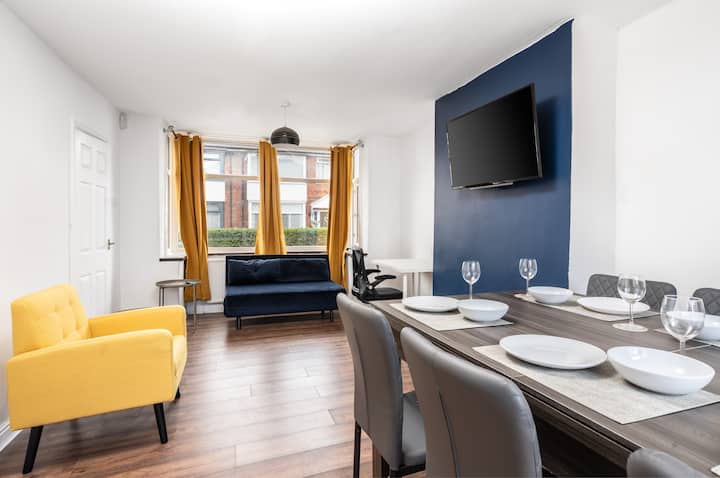 Cosy 3 Br Home | Pool Table | Games | Sleeps 8 - 올덤