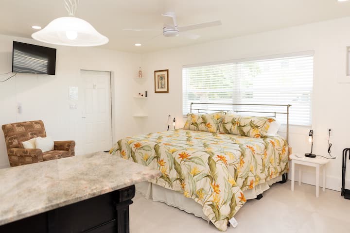 Walk To Beach And Time Square From Pool Home - Fort Myers Beach, FL