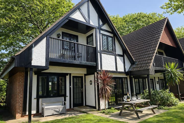 Luxury Woodland Retreat With Pool - Gwithian