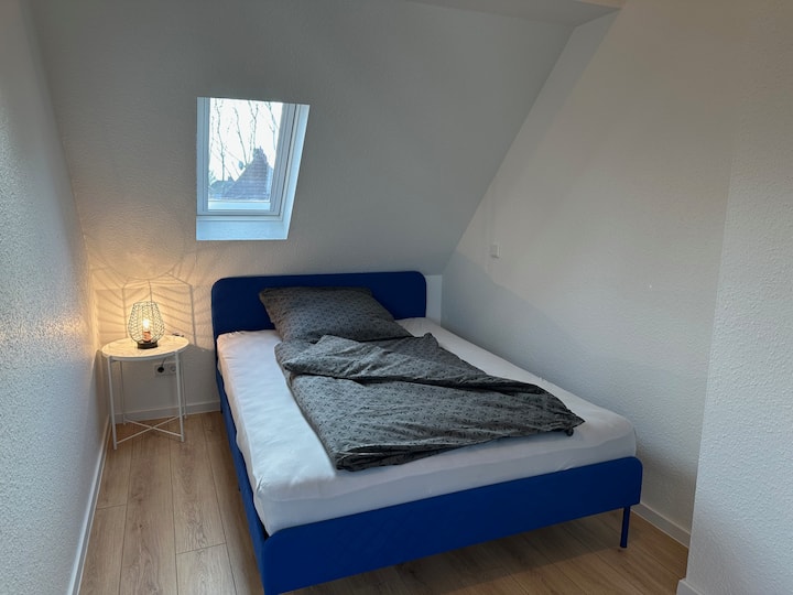 Große Unterkunft In Duisburg - Auch Zum Arbeiten - Duisbourg