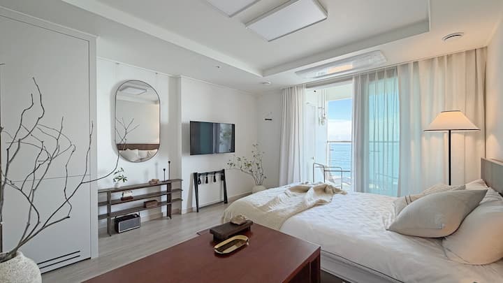 No.3 [율담]리모델링완/고급/고층오션뷰/깨끗한호텔/등대해변의 최고감성숙소 - Sokcho