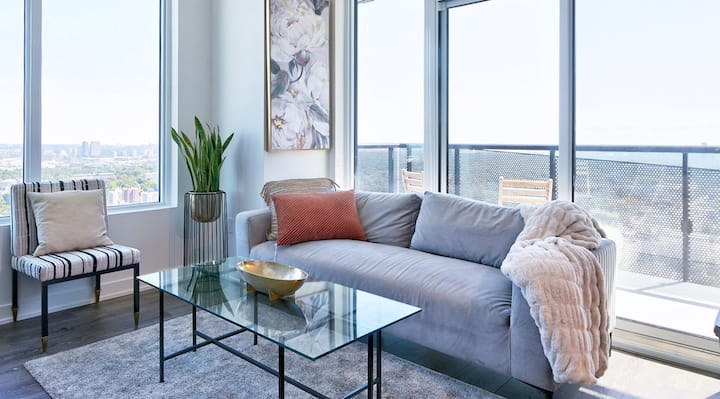 Modern 2br • 2ba Condo | Prime Location - Toronto