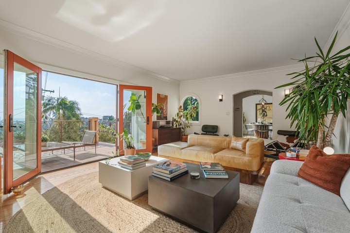 New Listing! Elevated Modern Living By Colby & Con - Hollywood