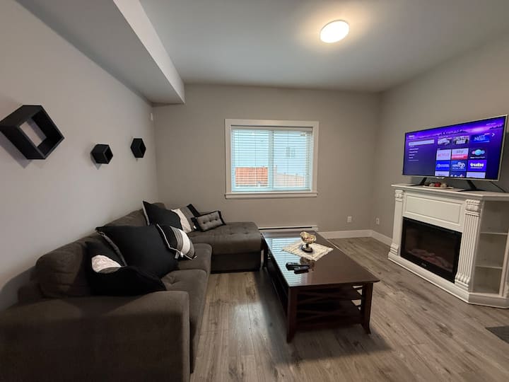 Beautiful Guest Suite With Private Parking Pad - Langley