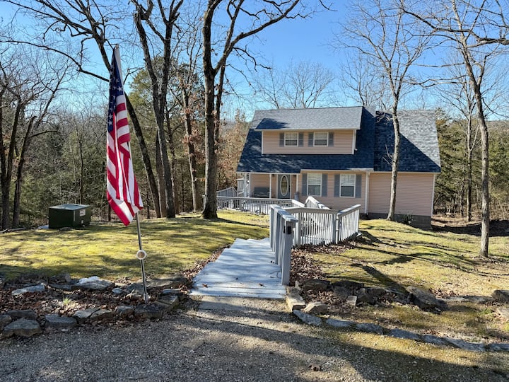 Charming Haysy Hollow/3br 3.5ba/eureka Springs - Emerald Beach, MO