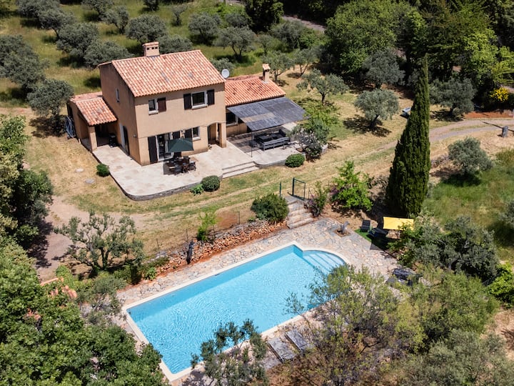 Jolie Maison Spacieuse Avec Une Grande Piscine - Aups