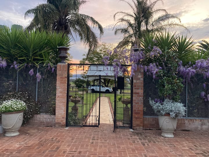 Luxurious Heritage Apartment - Scone