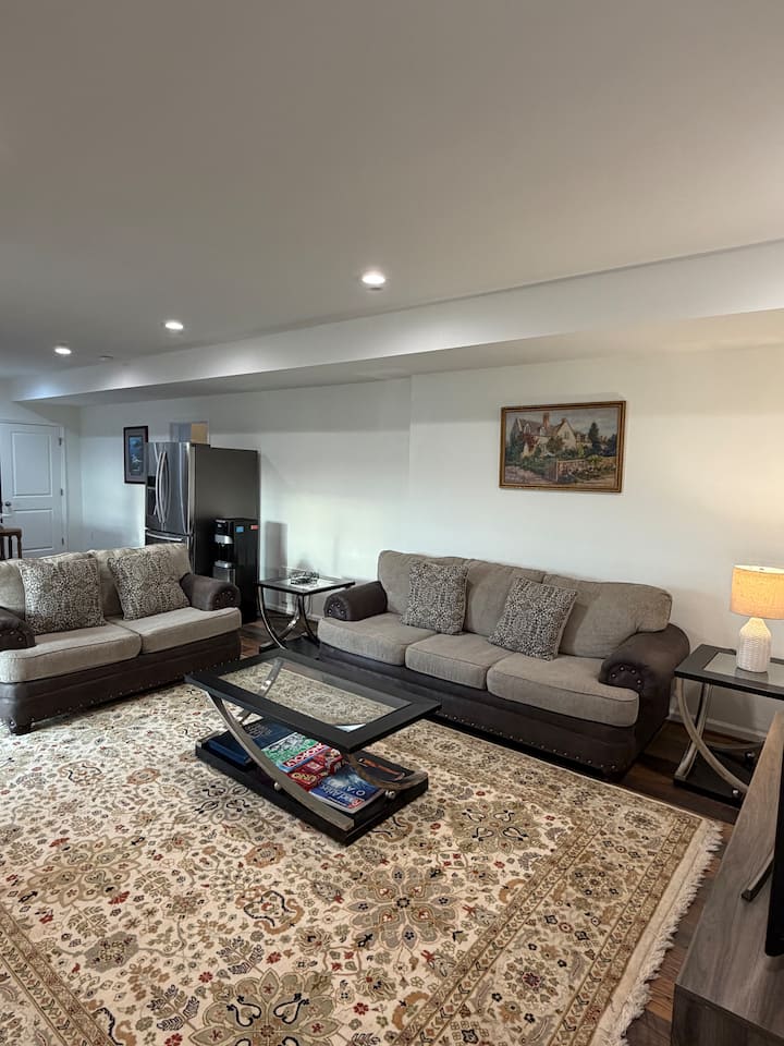 Modern 2 Bedroom1 Bath
& Full Kitchen Basement Apt - Stafford, VA