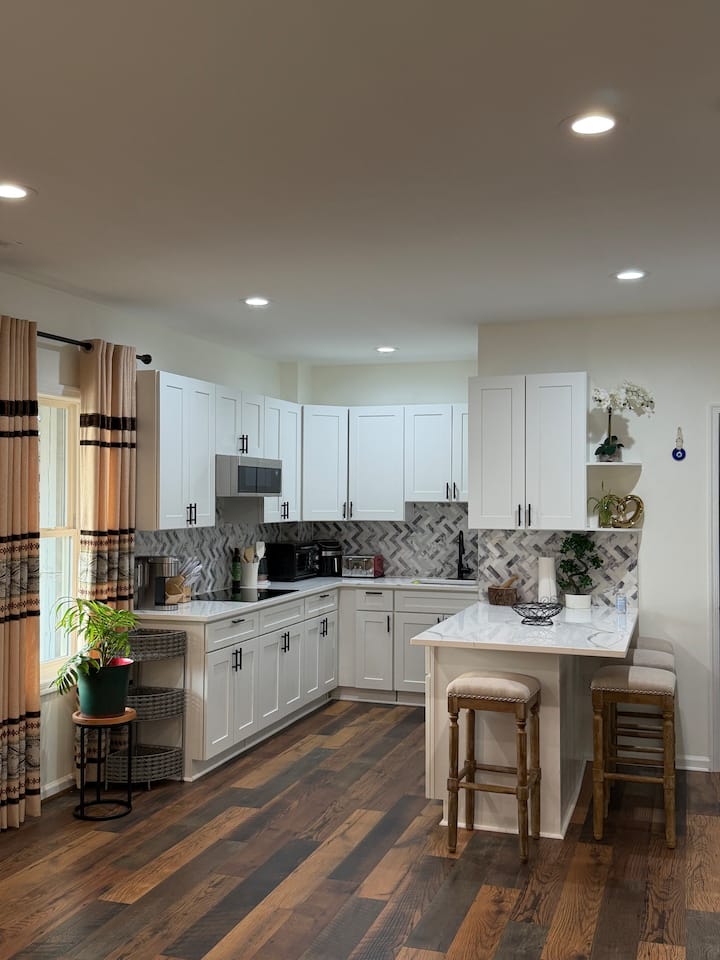 Modern 2 Bed, 1 Bath & Full Kitchen Basement Apt. - Stafford, VA