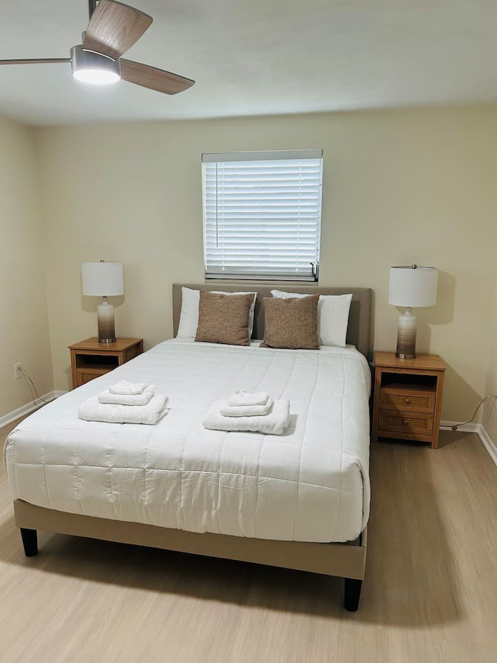 Relax & Recharge Getaway Minutes From Howard Park - New Port Richey, FL