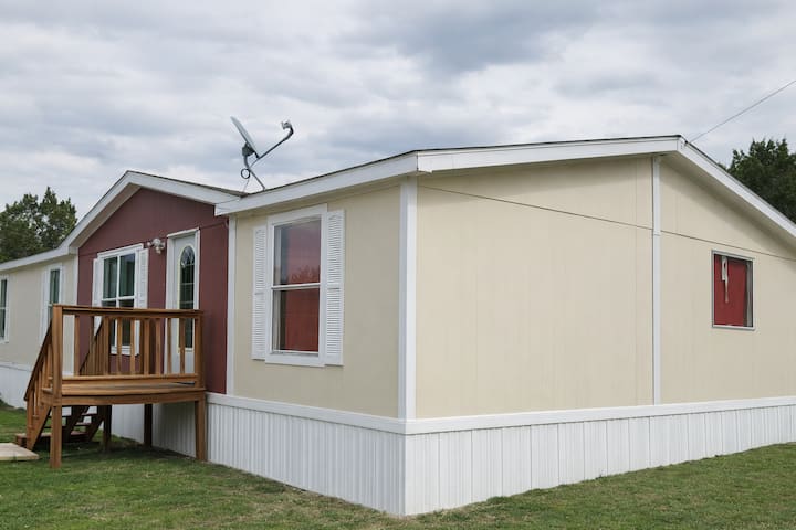 House On Oak - Bandera, TX