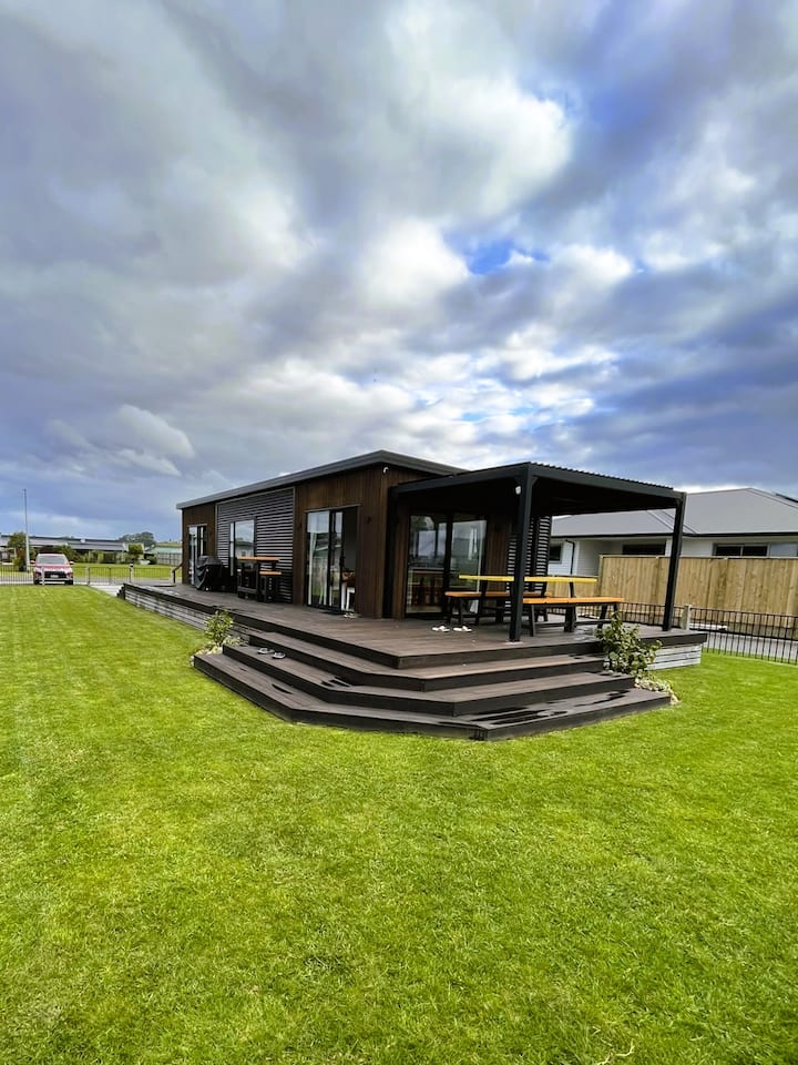 Sunny Beach House
Small In Stature Big In Attitude - Waihi Beach