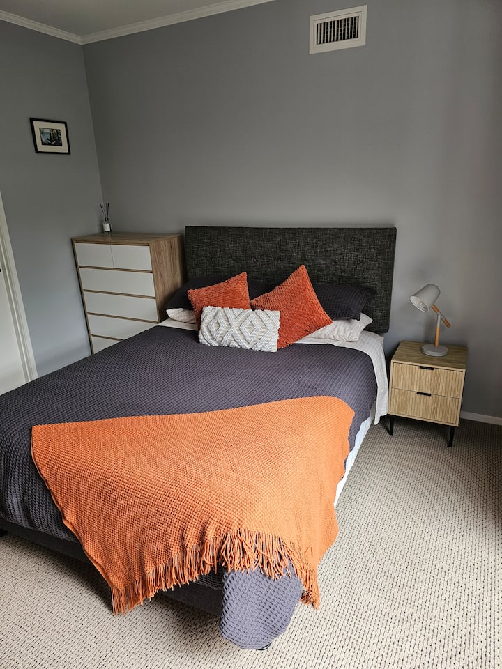 Little Hill On Sycamore - New Plymouth