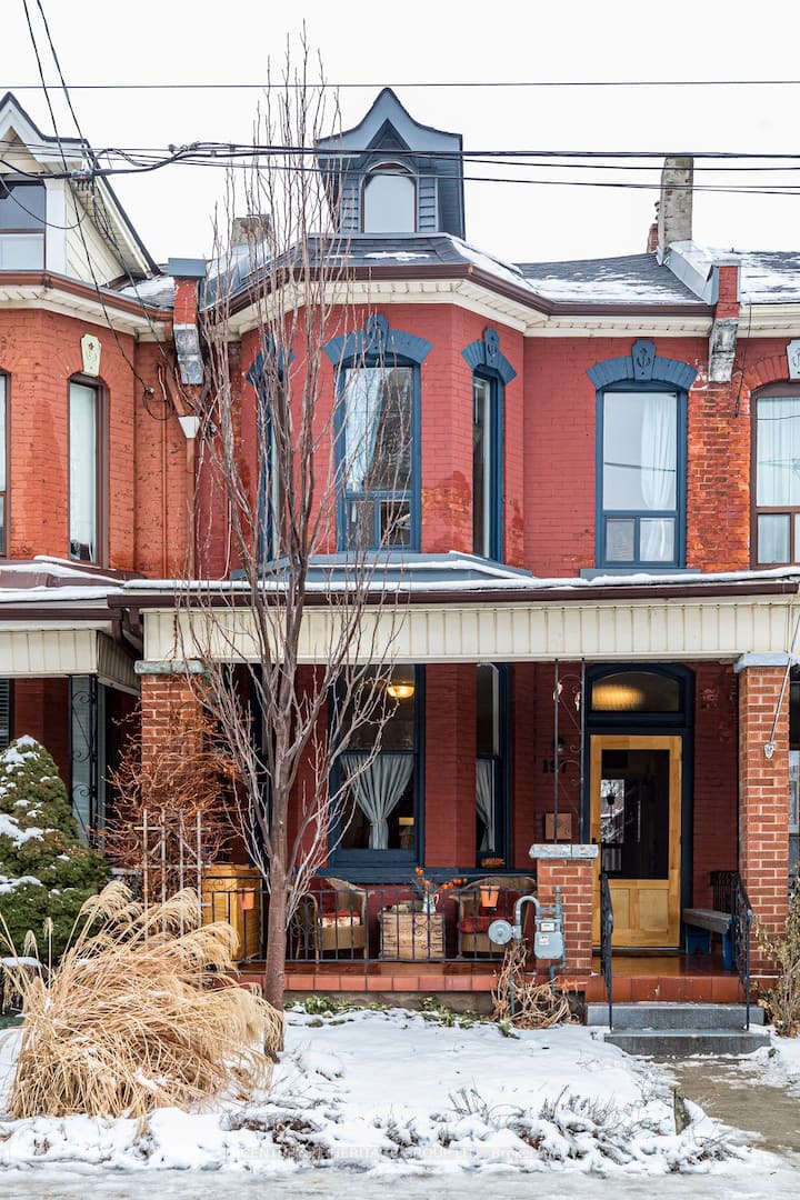 Charming Century Home Steps From City Core - Hamilton