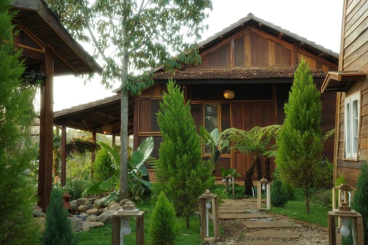 Riverside Retreat - Vietnam