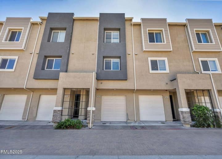 Cozy Central Reno Getaway | Minutes To Downtown - Sparks, NV
