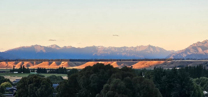 The Bothy | Wanaka Family Retreat | Sleeps 10 - Luggate