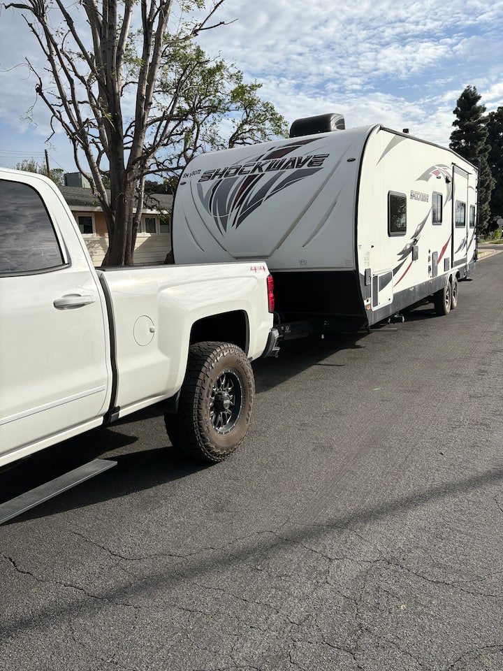 Perfect Getaway - Unplug And Relax - 32’ Shockwave - Magic Mountain, CA