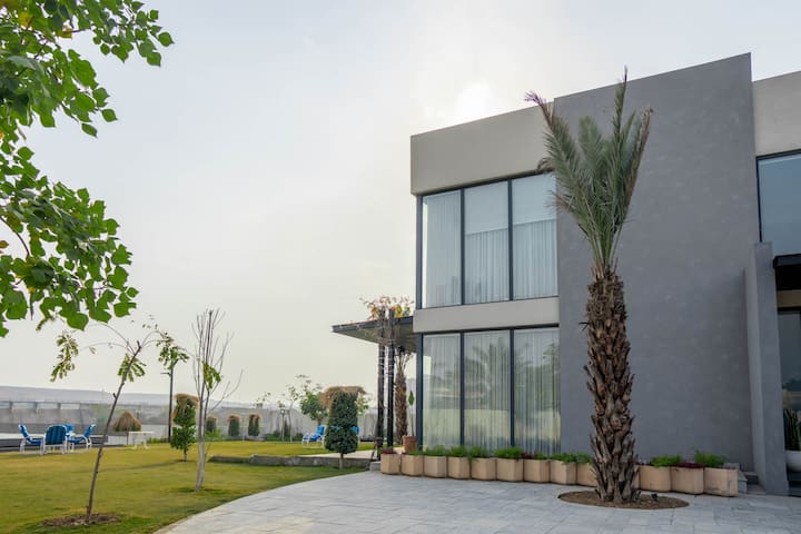 Secluded Luxury Farmhouse | Heated Pool & Garden - Pakistan