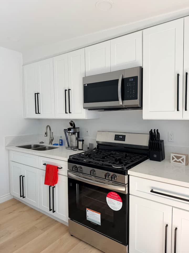 Fully Furnished Studio – Prime Claremont Location - Pomona, CA