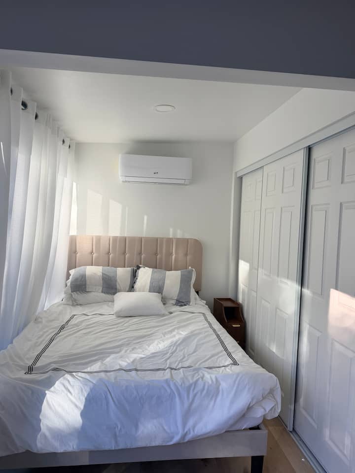 Fully Furnished Studio – Prime Claremont Location - Claremont