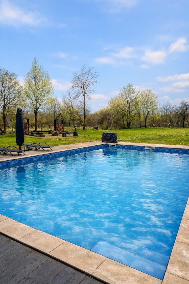 Badash Tiny Village-the Wolf Den Bbq & Heated Pool - Polovragi