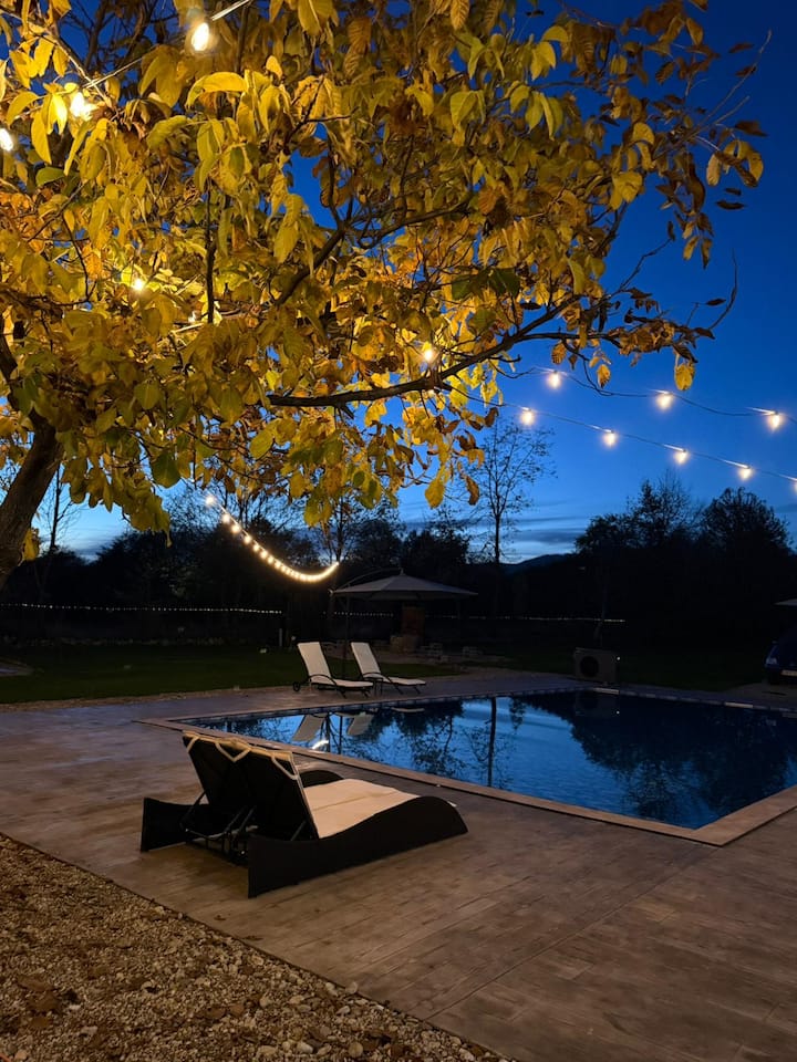 Badash Tiny Village-the Wolf Den Bbq & Heated Pool - Polovragi