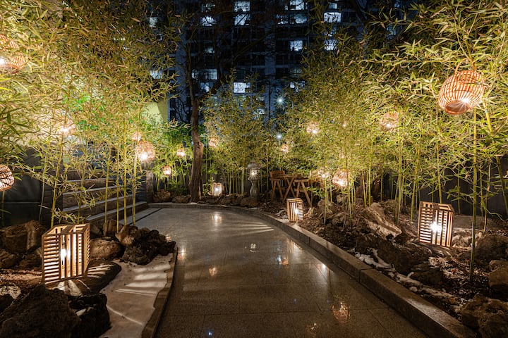 <신규오픈>홍대역도보5분/초대형 프라이빗 저택/정원·테라스/룸5침대7욕실2/단체&대가족숙소 - Seoul