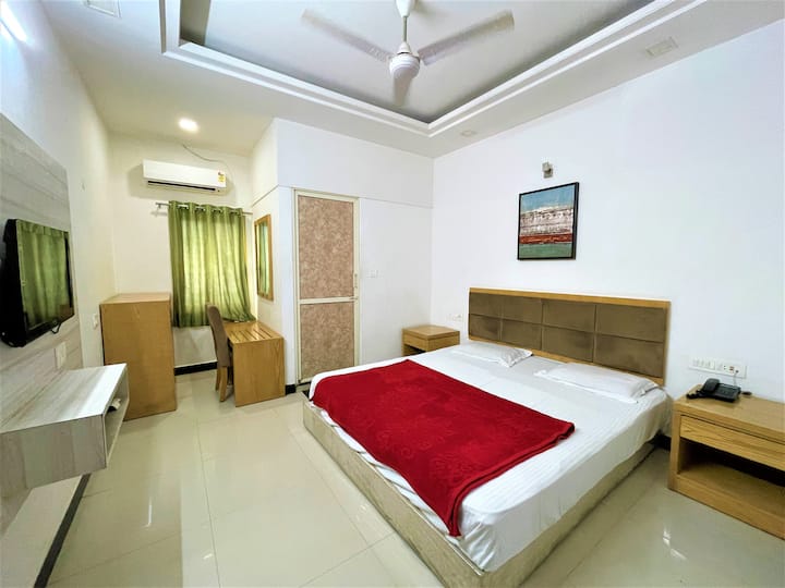 Stayguru Usha Residency Deluxe Ac Room - Bhuj