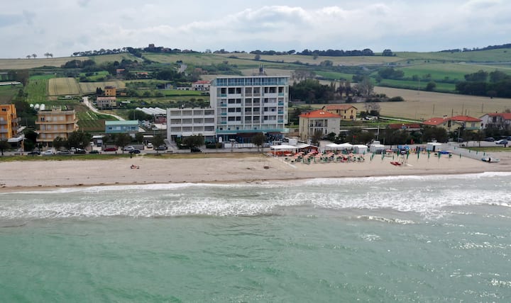 “Levanteuno”-fronte Mare Marzocca Di Senigallia - Senigallia