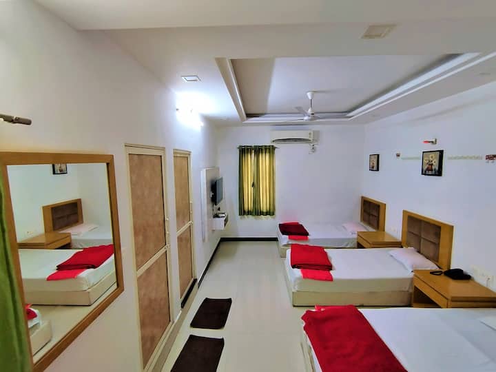 Stayguru Usha Residency Family Ac Room - Bhuj