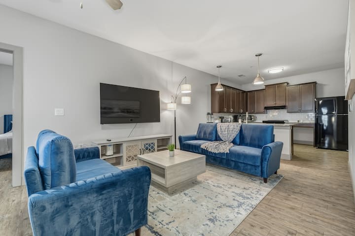 Stylish 2br King Downtown Stay Pool/gym/parking - Garfield Park Indianapolis