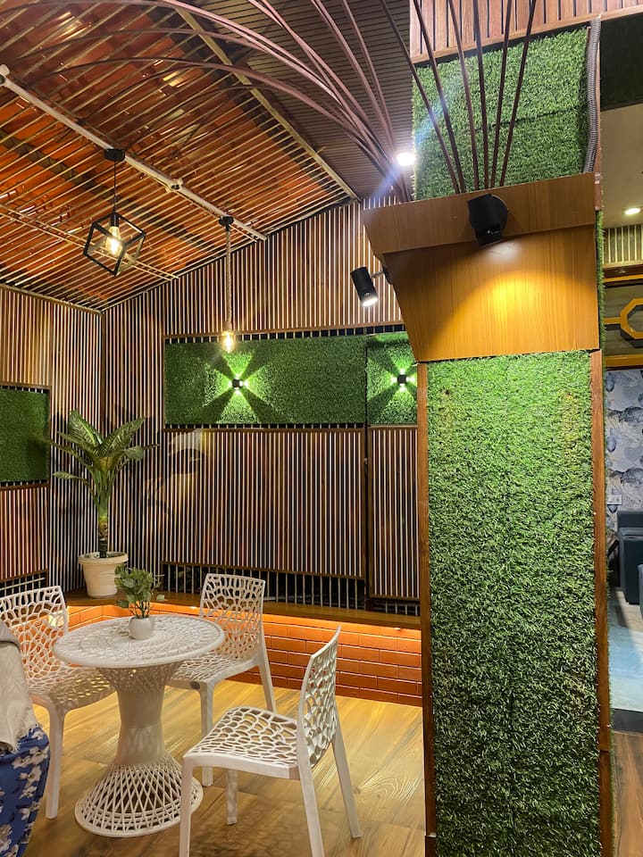 Luxurious Flat | Near Temple And Ghats| Akashhomes - Varanasi