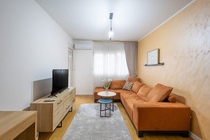 The Point | Modern City Apartment With Workspace - Podgorica