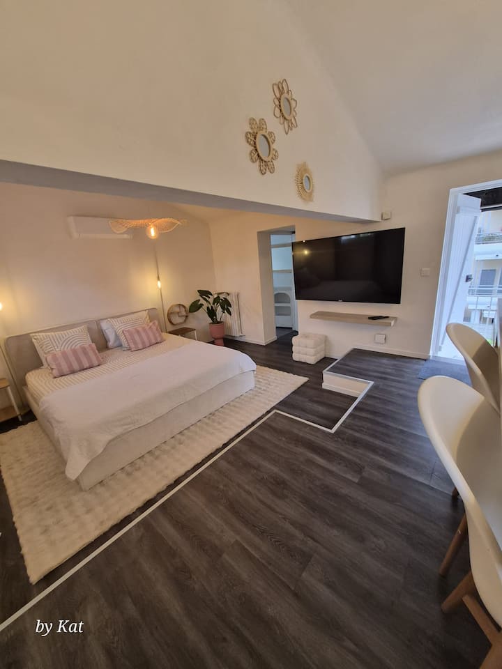 Grand F1 De Charme à L’étage D’une Villa - St-Laurent-du-Var