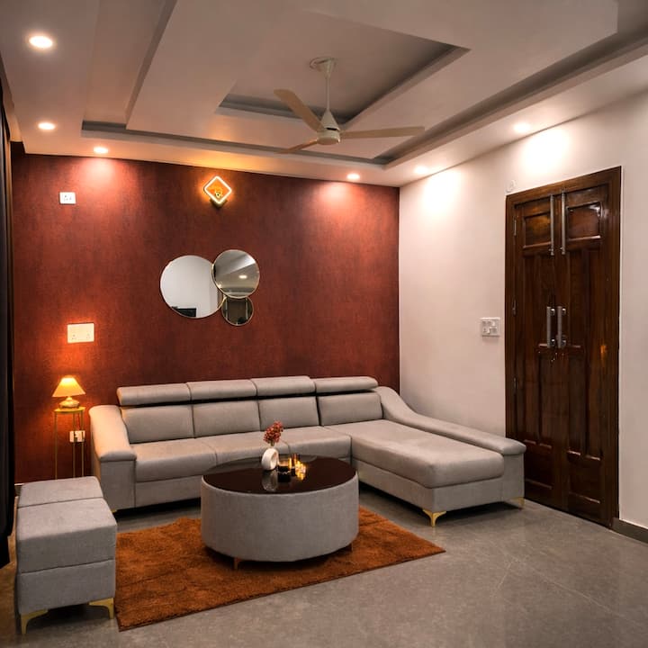 The Boutique Airbnb : 2bhk Near Gaur City - Noida