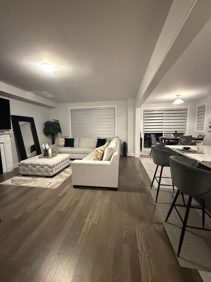 Woodstock Home 4br/4wr Corporate & Insurance Needs - Woodstock