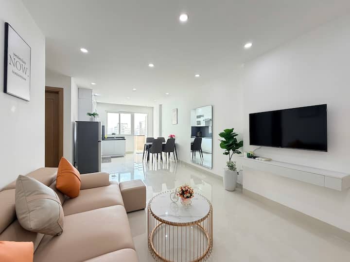 Corner Apt 2br With City View At 12f - 다낭