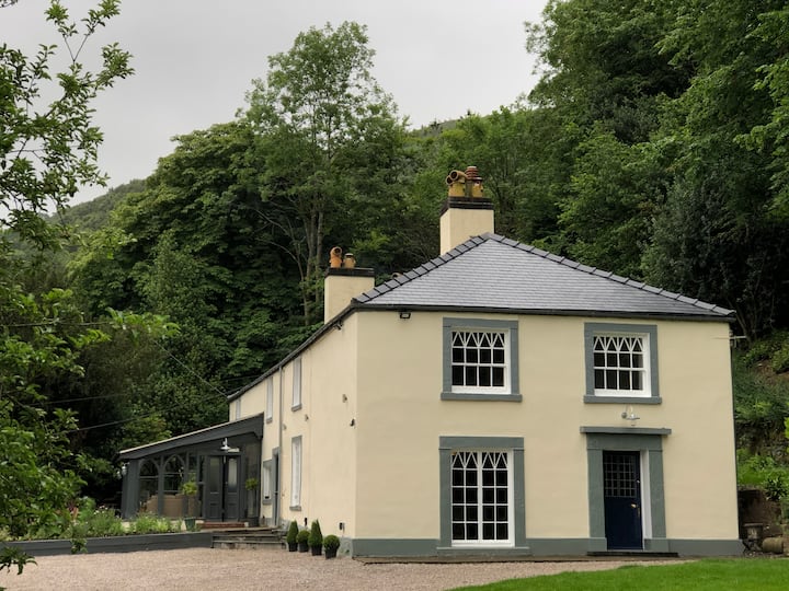 Cwmalis Hall | Historic Welsh Country House - Llangollen