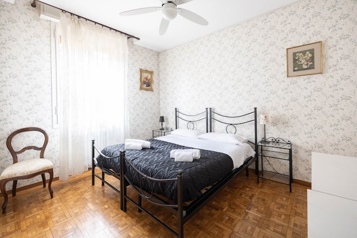 Busacchi, Bologna By Short Holidays - Bologna