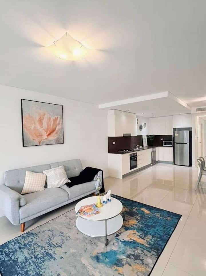 Central Mascot | 2br Apt Near Train & Airport - Rosebery
