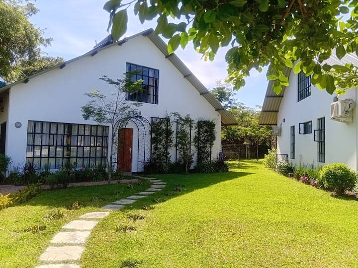Private 2br Loft Cottage | Quiet Retreat Stay - Zambia