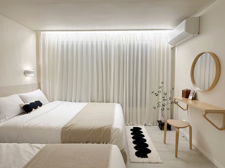 잠실/롯데월드/Kspo/6인/짐보관/15시입실/석촌호수/송파나루역4분/송리단길/올림픽공원 - 수진2동