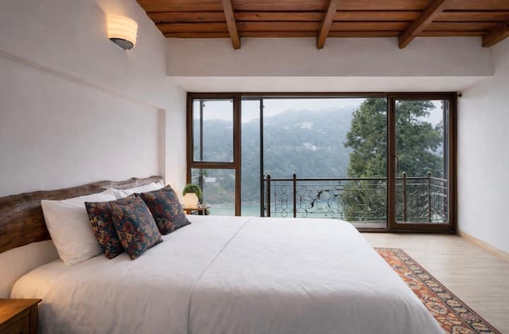 Emerald Bay | Lake View 2bhk Near Mall Road - Nainital
