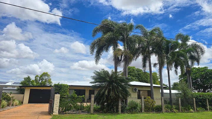 Relaxing 3br Retreat | Pool | Large Covered Patio - Mount Isa