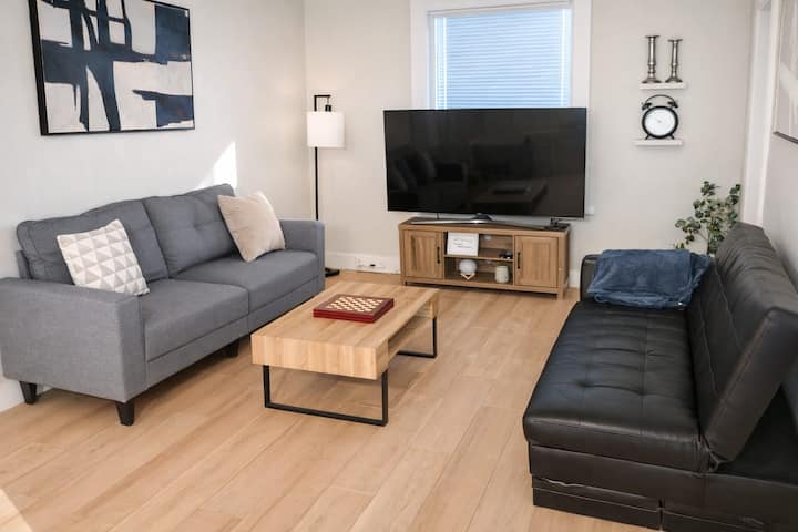 Spacious House With Deck, Close To Downtown - Winnipeg