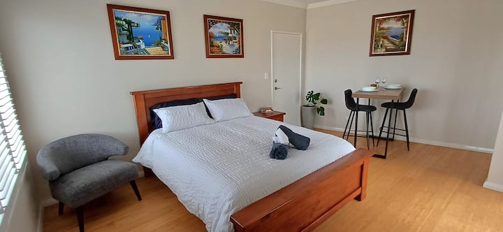 Cosy Haven - Large Studio Apartment - Mandurah